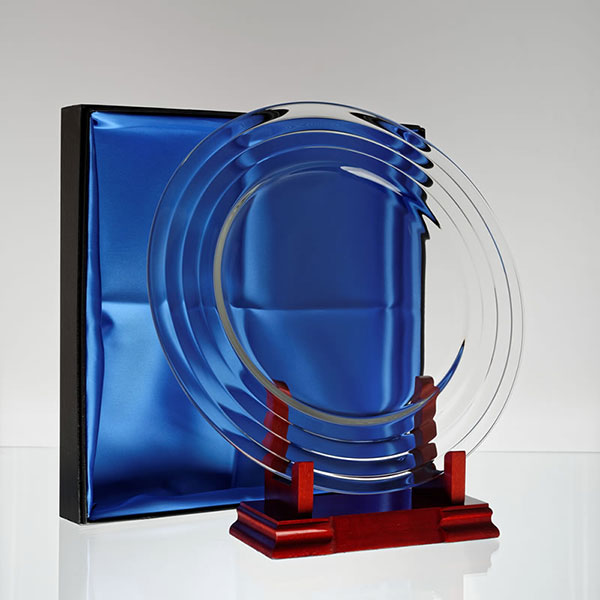 Engraved Crystal Plates & Curved Plaques from Crystal-Awards-Supplier.co.uk